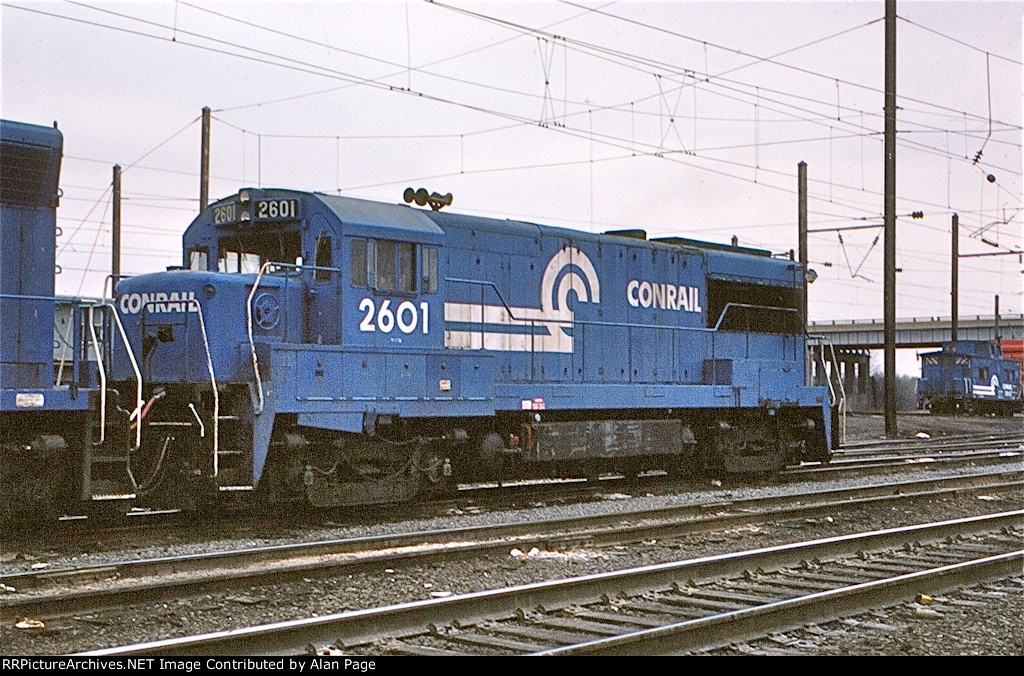 CR U25B 2601 pairs with SD45 6175